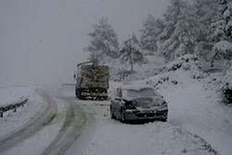 La nieve aísla varios pueblos en los concejos de los Oscos