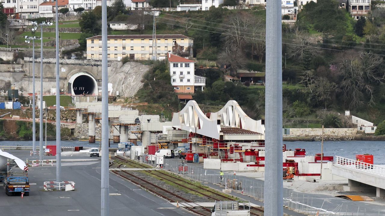 El Puerto de Ferrol emprende la colocación del tablero del viaducto del ...