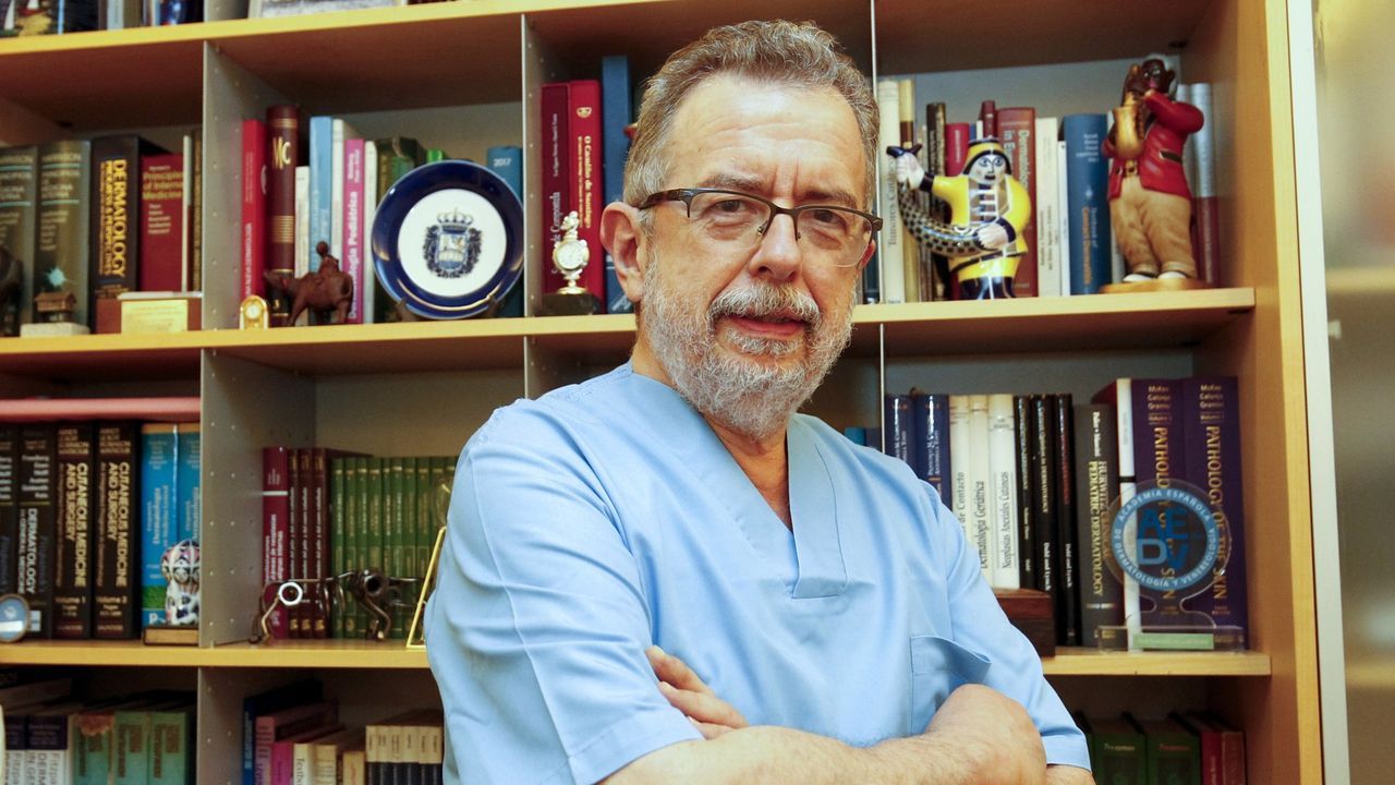 Hugo Vázquez, el homenaje al doctor que sigue entregado a la dermatología