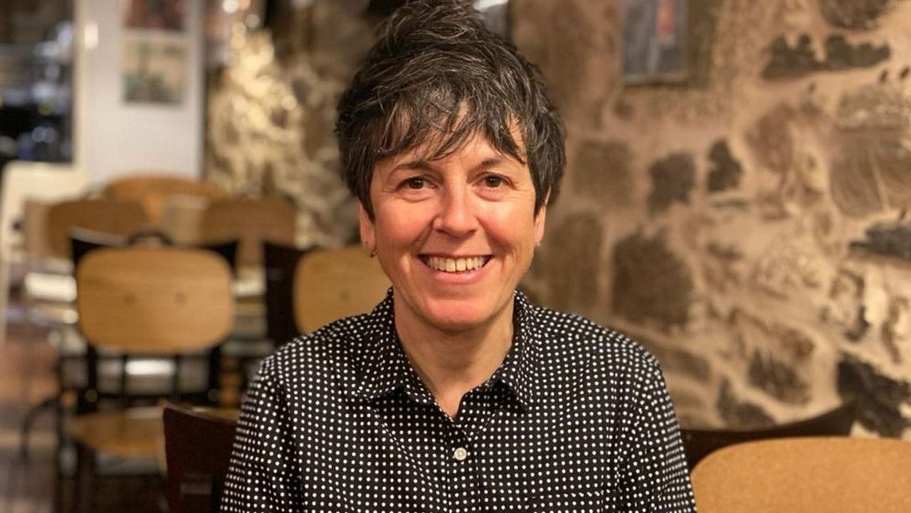 Mara Mahía presenta en Santiago «Secretos», su primera novela en solitario