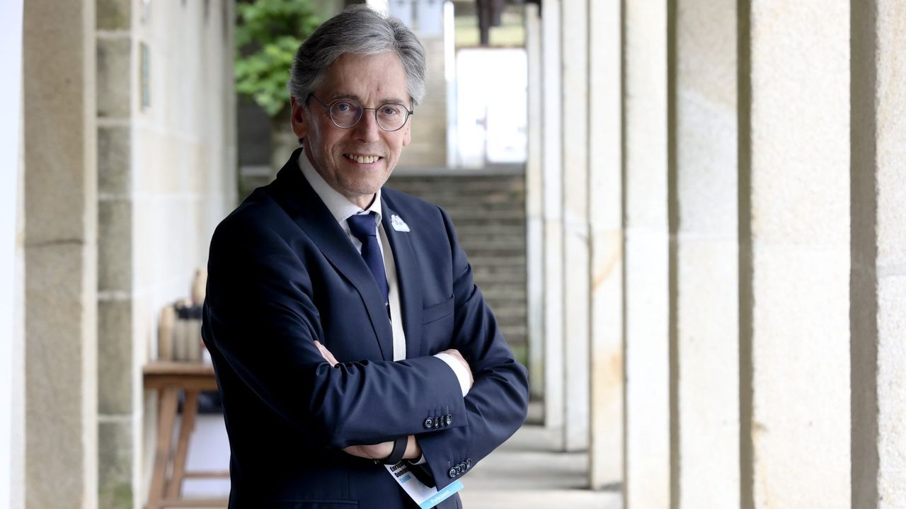 El doctor Enrique Domínguez, premio nacional por su trayectoria profesional