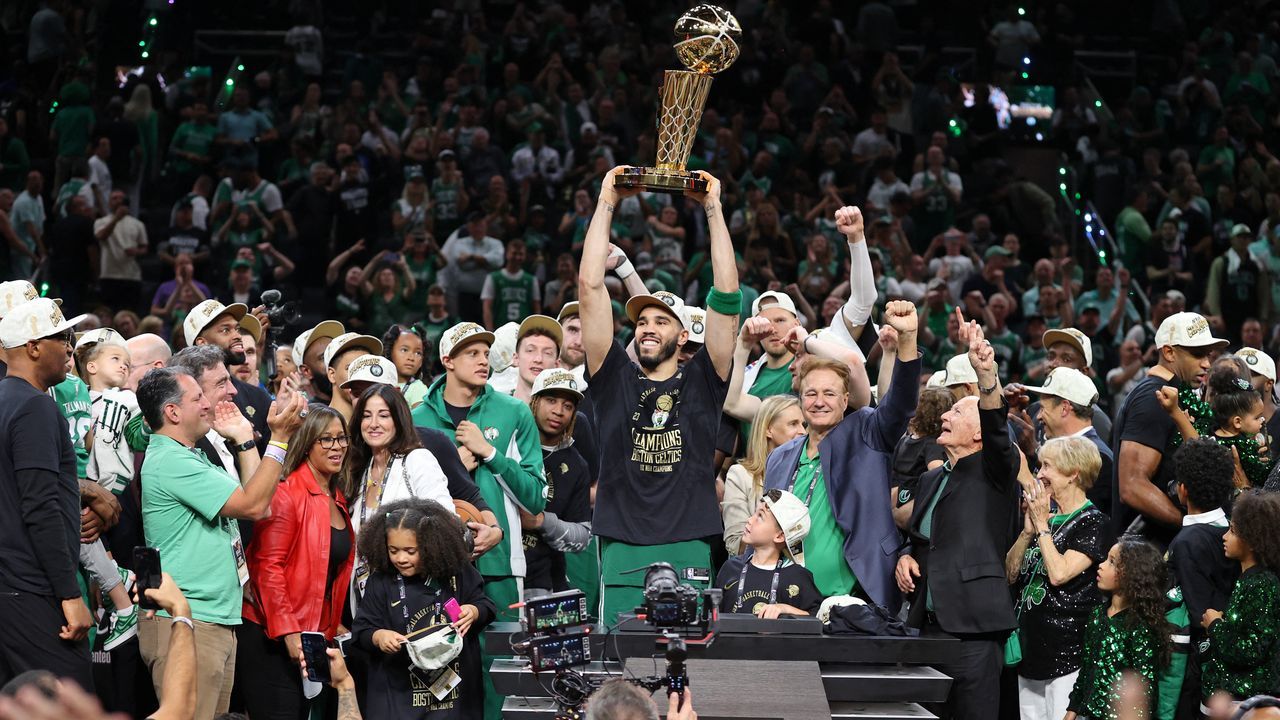 Los Celtics superan a los Mavericks y logran su anillo número 18 de la ...