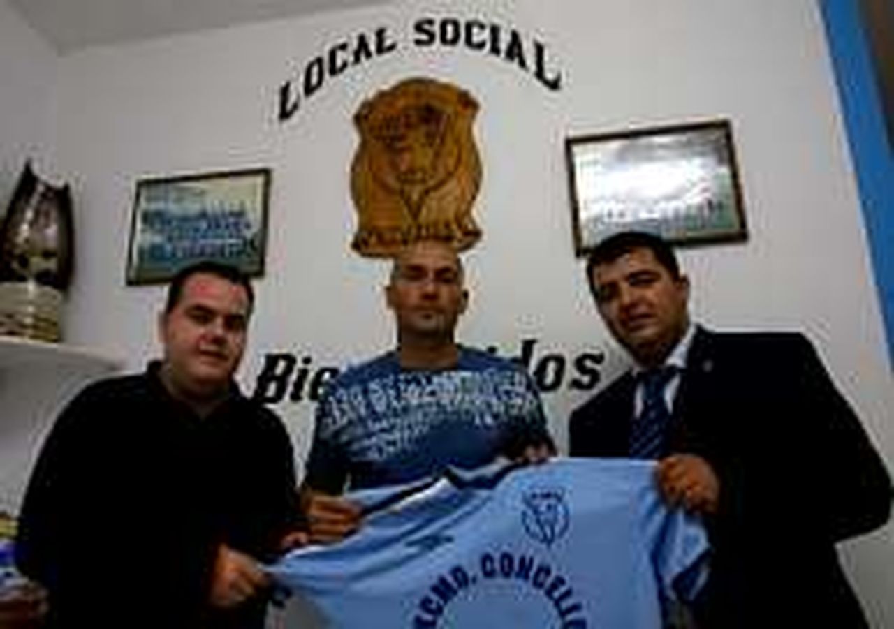 Kiko Rey vuelve al Viveiro C.F., el club donde inició su carrera