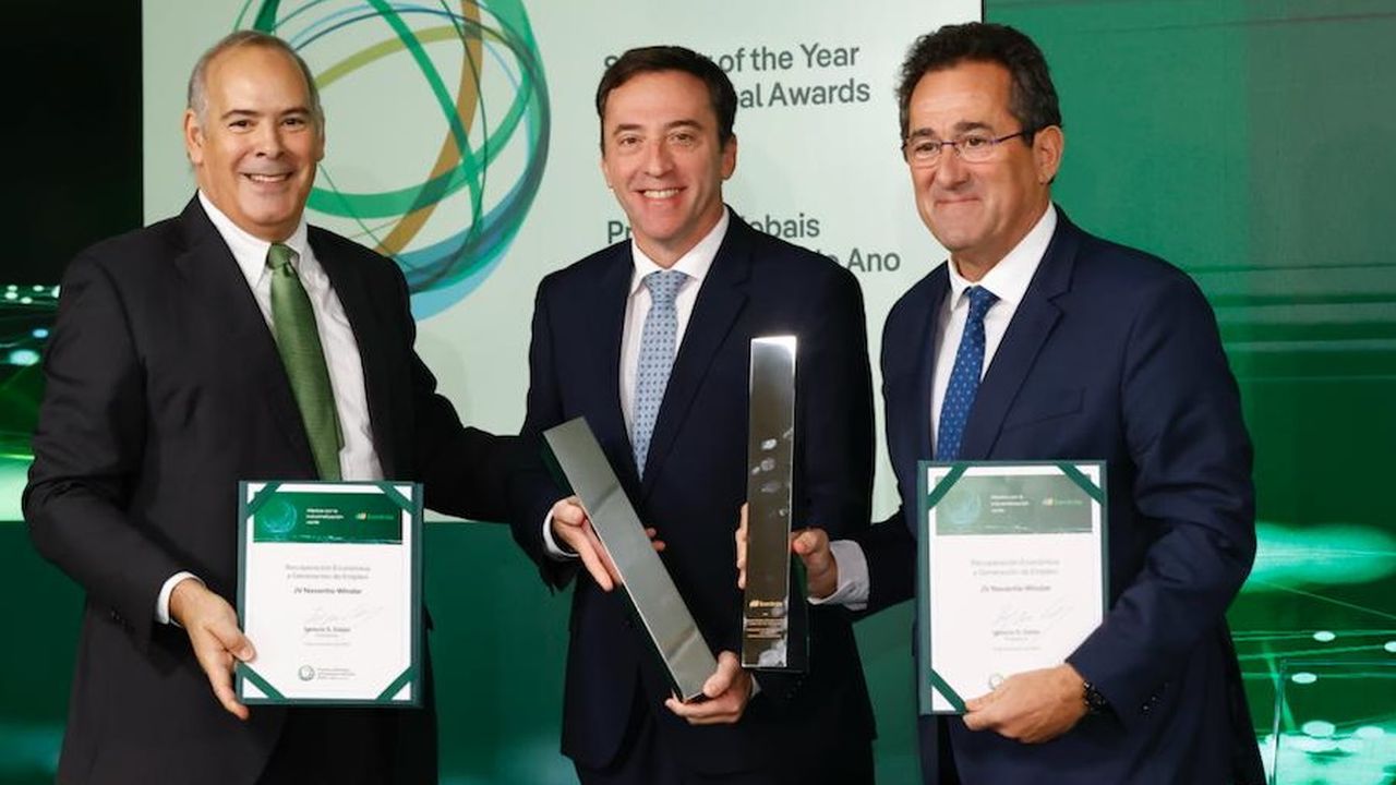 Iberdrola premia la alianza del astillero de Fene con Windar Renovables
