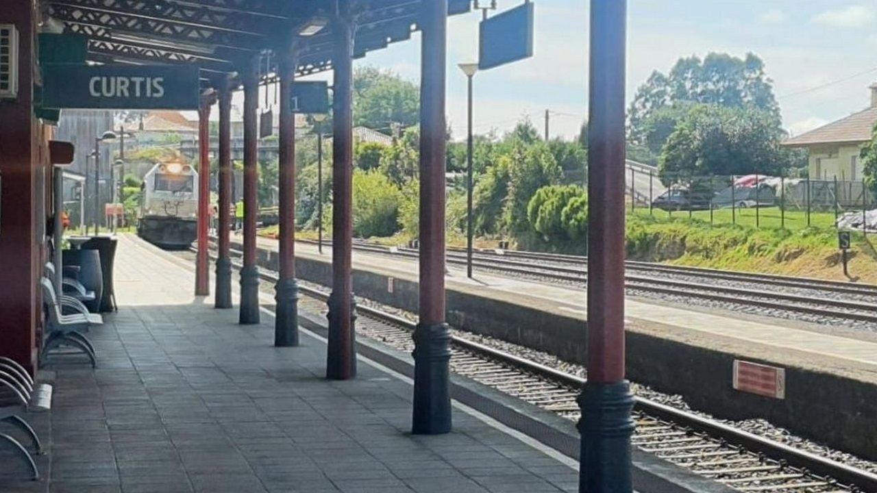 El descarrilamiento de un tren de mercancías en Curtis obliga a ...