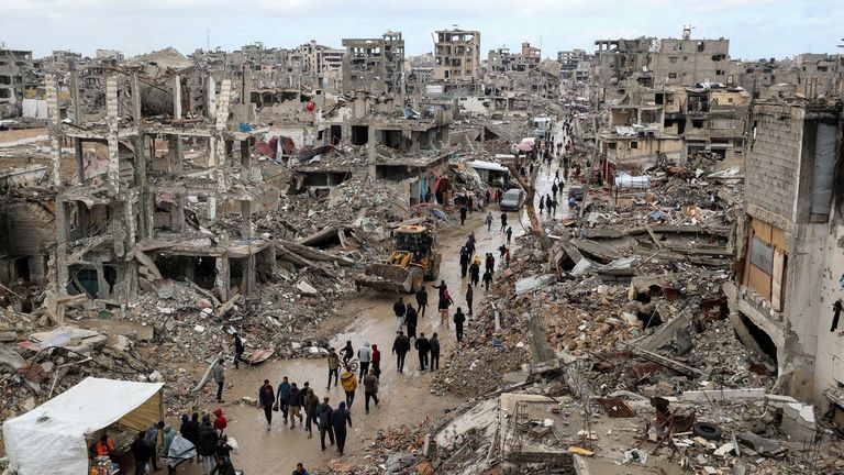 Israel prepara un plan de salida para los gazatíes y exige a España que ...