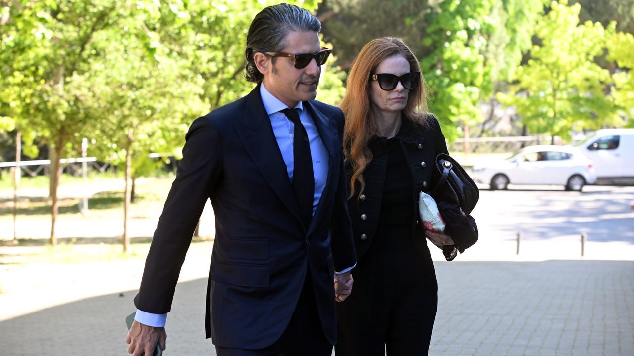 Olivia de Borbón, destrozada por la muerte de su padre, Francisco de ...