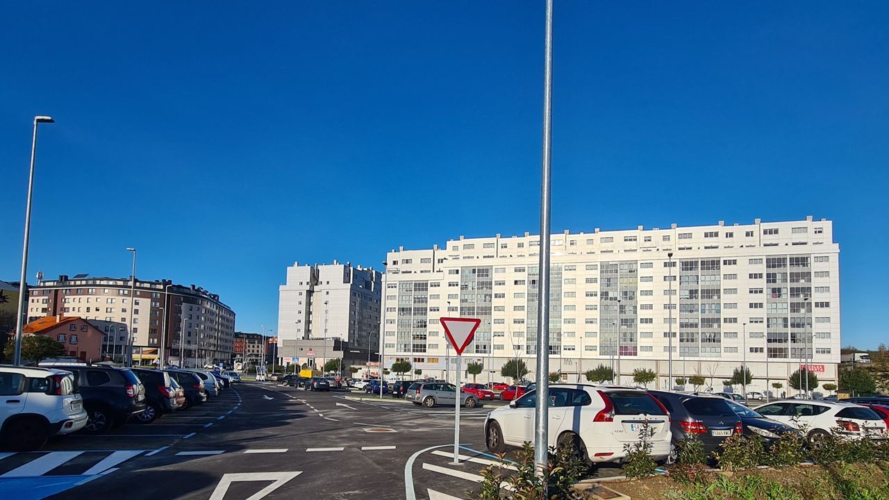 El párking del centro de salud de Narón abre con 180 plazas y límite ...