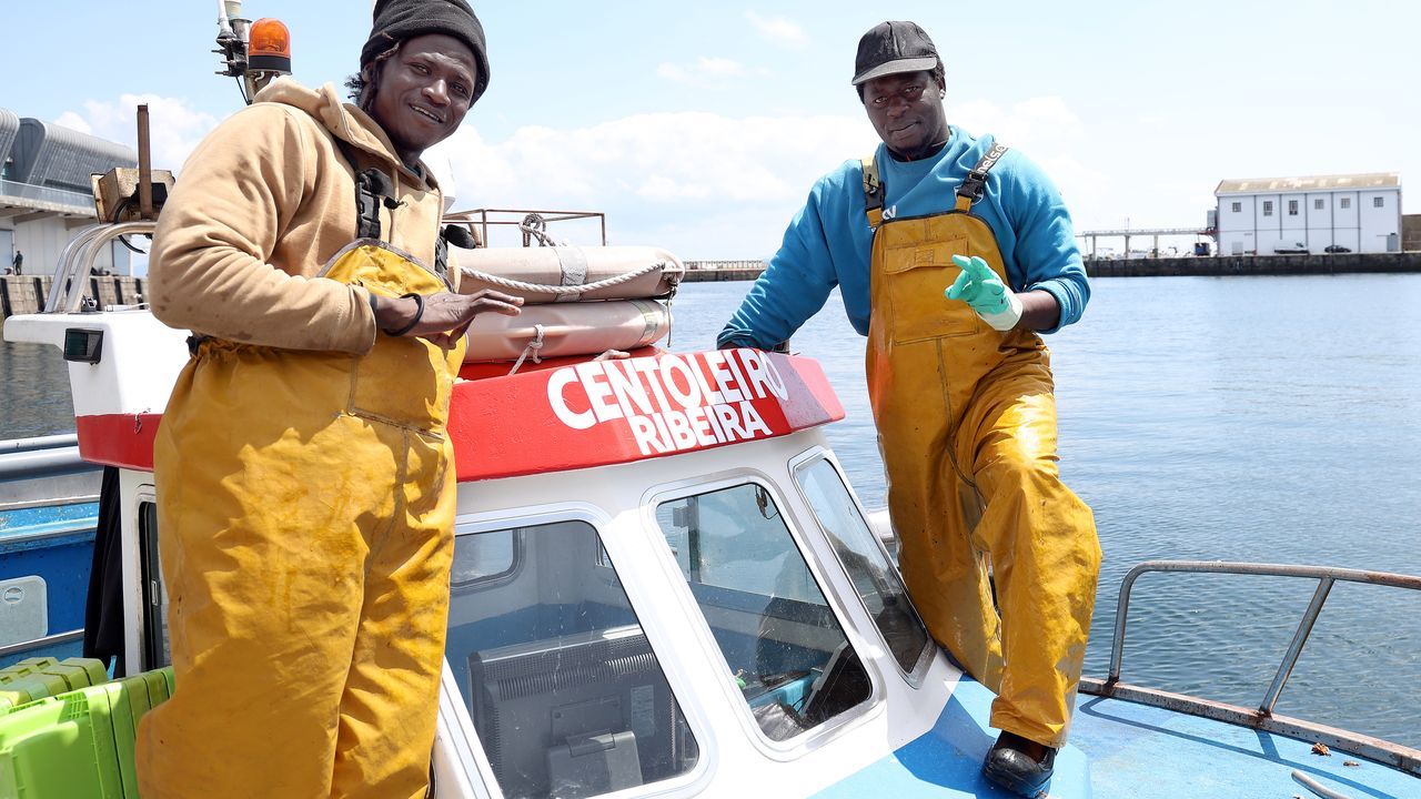 De la huida en patera a faenar en la pesca de bajura en la ría de Arousa