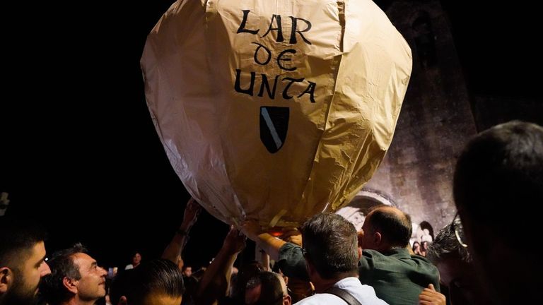 Un homenaje mini en Betanzos al globo más grande del mundo