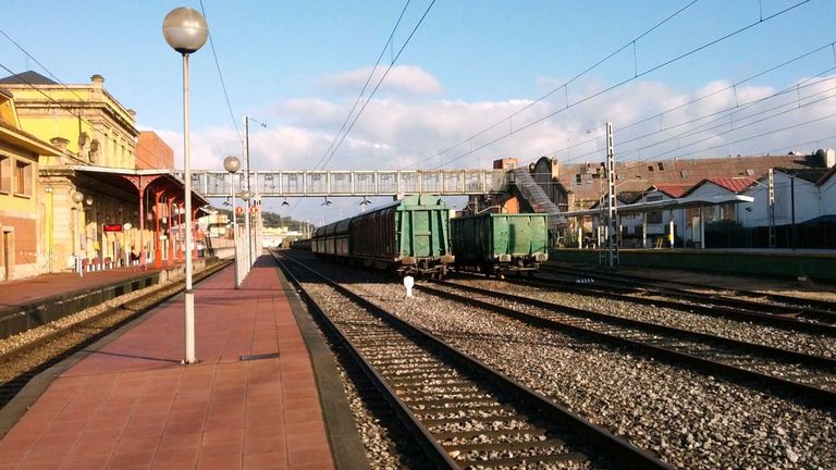 Adif licita cerramientos en Cercanías de Avilés y Corvera por más de un ...