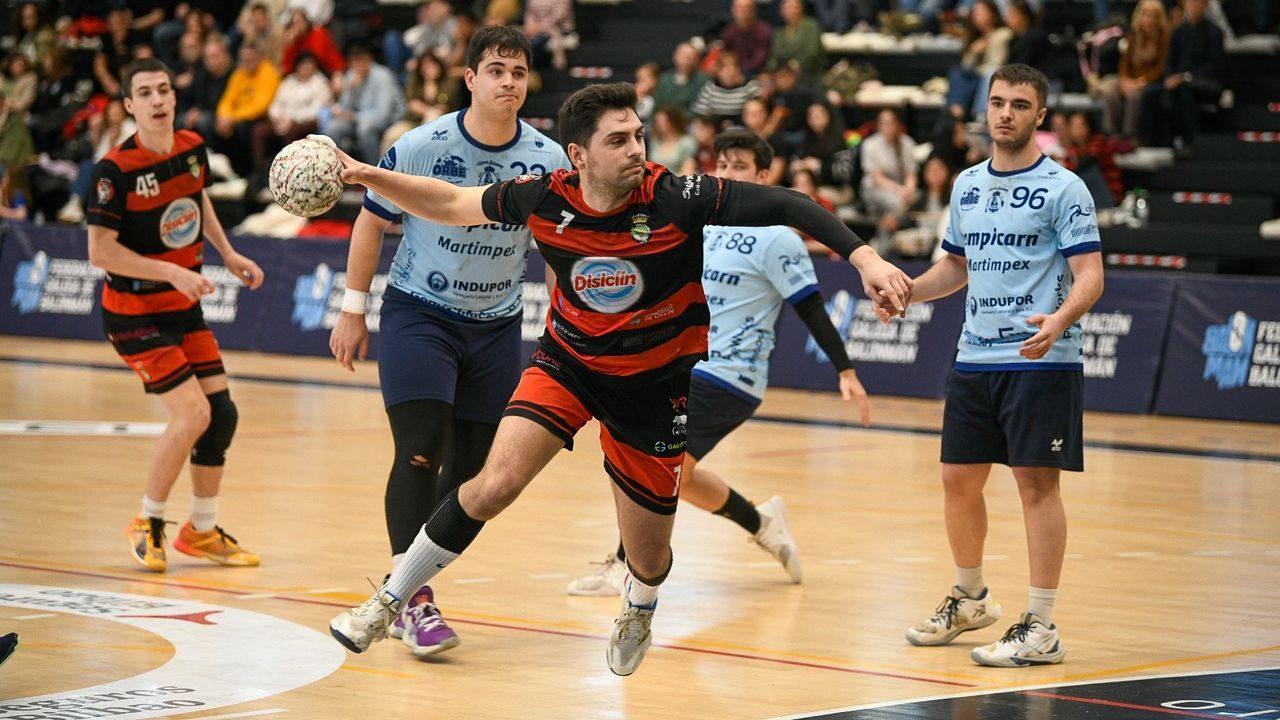 El Balonmán Lalín renueva a Adrián Crespo y Martín Losón un año más