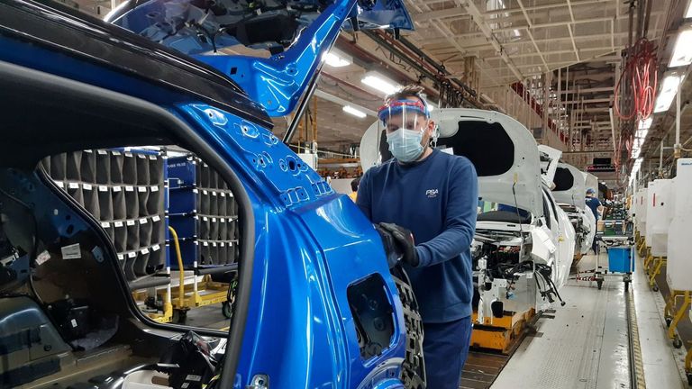 Stellantis Vigo busca con urgencia 300 trabajadores sin necesidad de ...