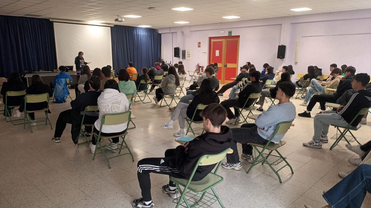 Charla de la escritora Eva Mejuto en el IES Aller Ulloa de Lalín