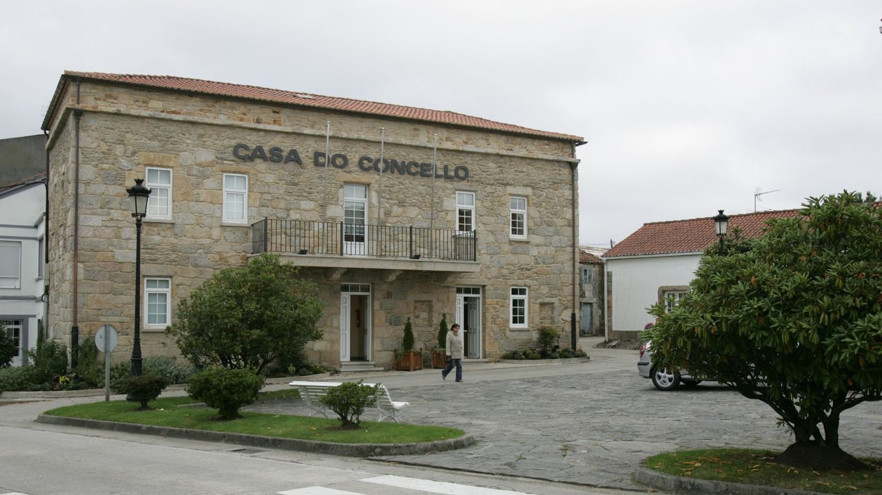 El TSXG avala que una funcionaria de Santa Comba trabaje en un espacio de metro y medio