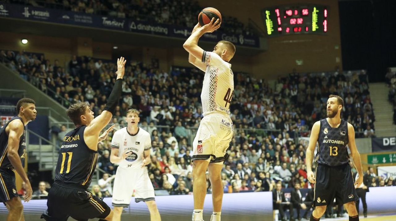 Tres Tinkle, con cuatro triples, consigue su mayor anotación como ...