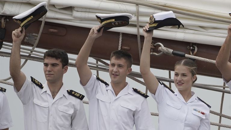 El Juan Sebastián de Elcano fondeará en la ría de Ferrol este martes ...