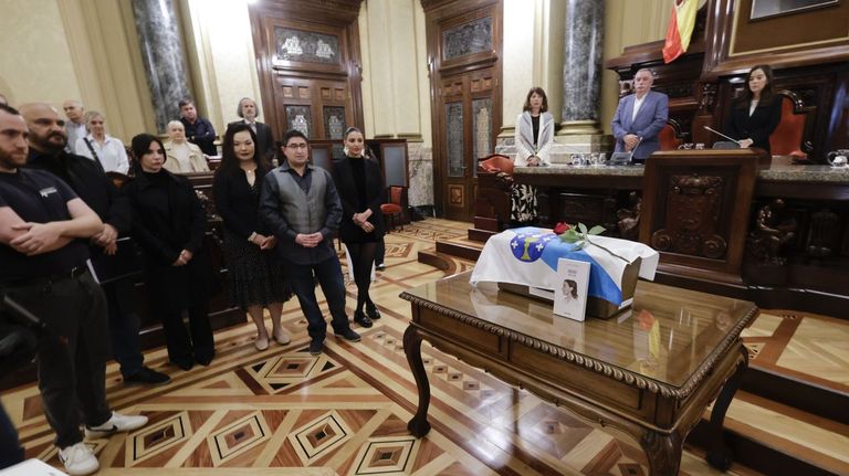 El pintor Francisco Miguel ya descansa en el cementerio de San Amaro de A Coruña