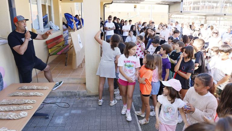 El CEIP Península da Paz celebra cuarenta años «medrando xuntos»