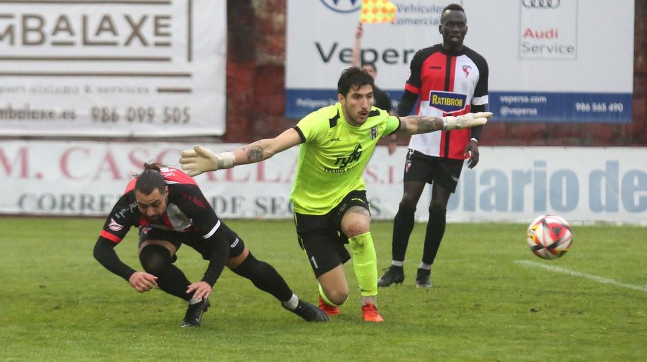 Álex Soliño e Isma, primeros refuerzos para el Arzúa de Rati