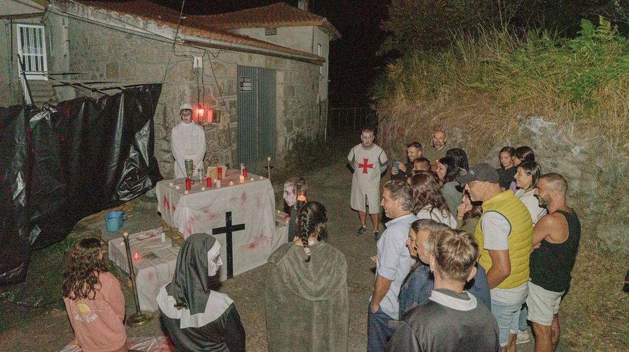 Un centenar de vecinos de Maceda dan vida a una aldea terrorífica cada ...