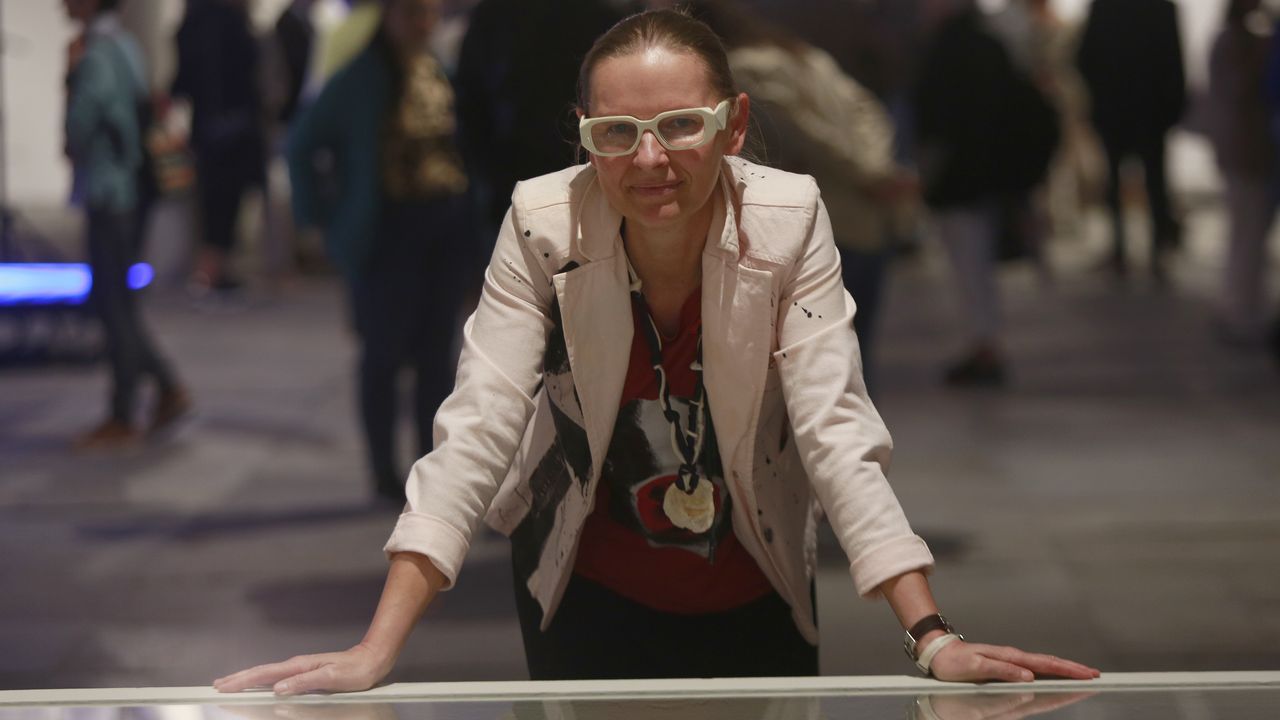 La artista Gosia Trebacz traslada Palexco a la fábrica de armas de A Coruña