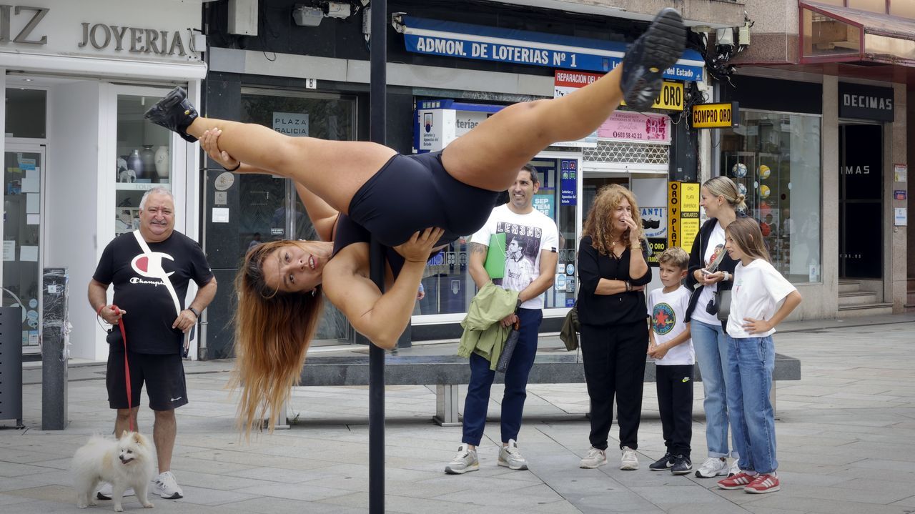 «Pool dancing» na praza de Galicia