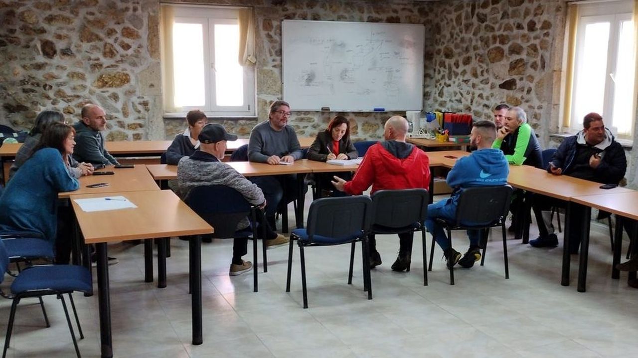 El BNG escuchó en Fisterra los problemas del sector del mar