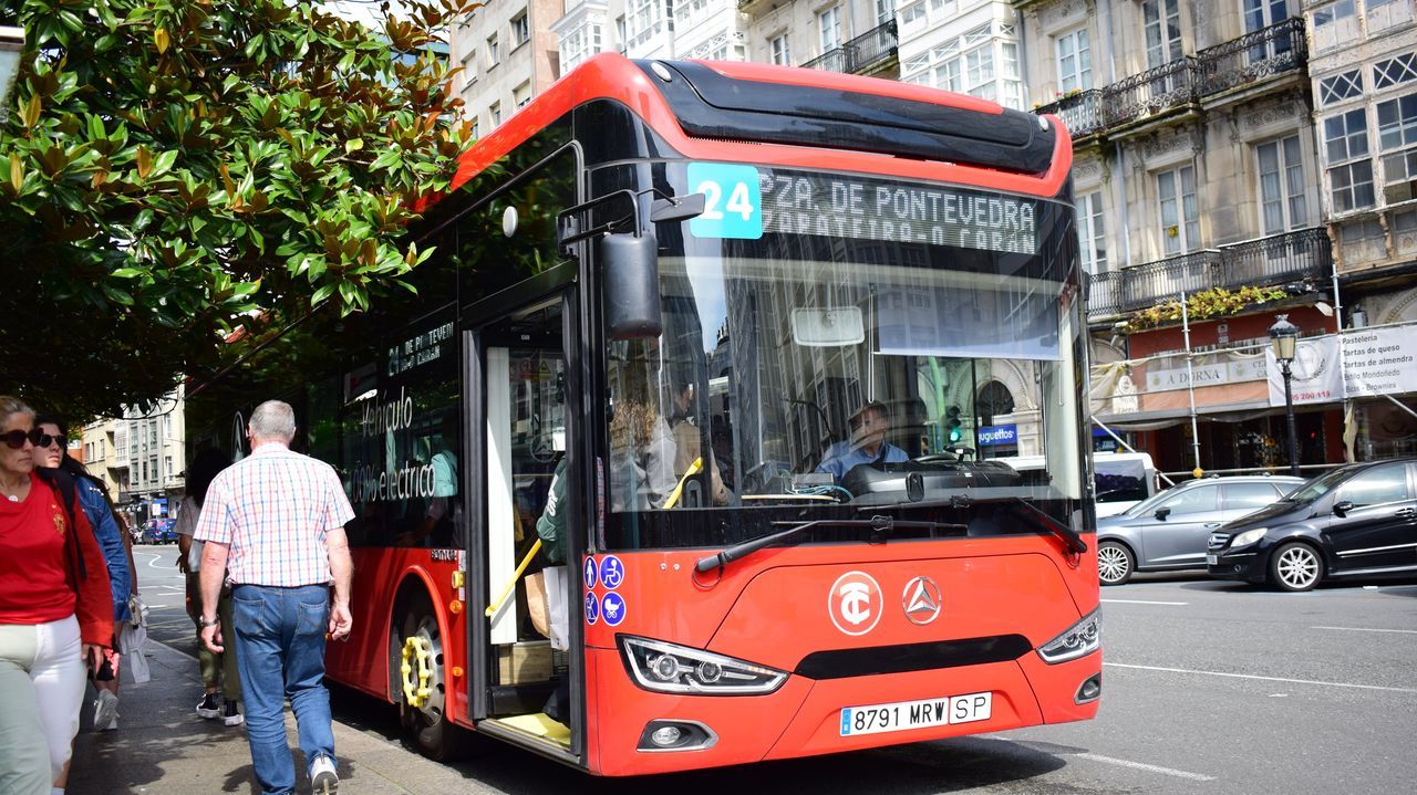 Un nuevo bus eléctrico circula por la línea 24 de A Coruña