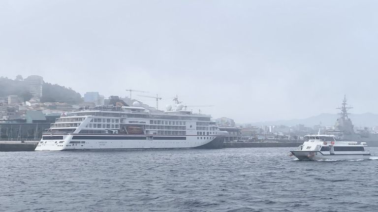 Vigo recibe la visita del Hanseatic Nature, uno de los cruceros de ...