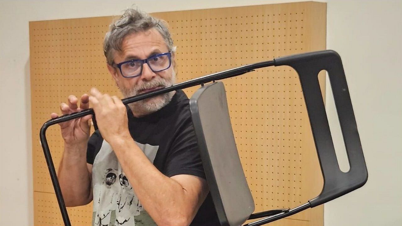 Xavier Lozano, el Cupeiro de Ames que saca música hasta de una silla o ...