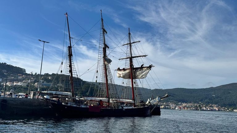 Una goleta que sirvió en la Segunda Guerra Mundial, en Muros
