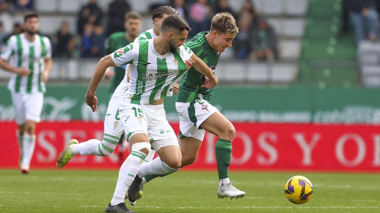 Raúl Blanco aporta trabajo y pundonor en el ataque del Racing de Ferrol