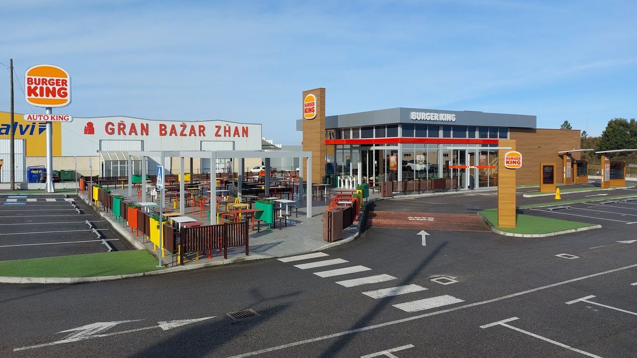 Buscan ocho repartidores en moto en Ribadeo y ofrecen salarios de entre ...