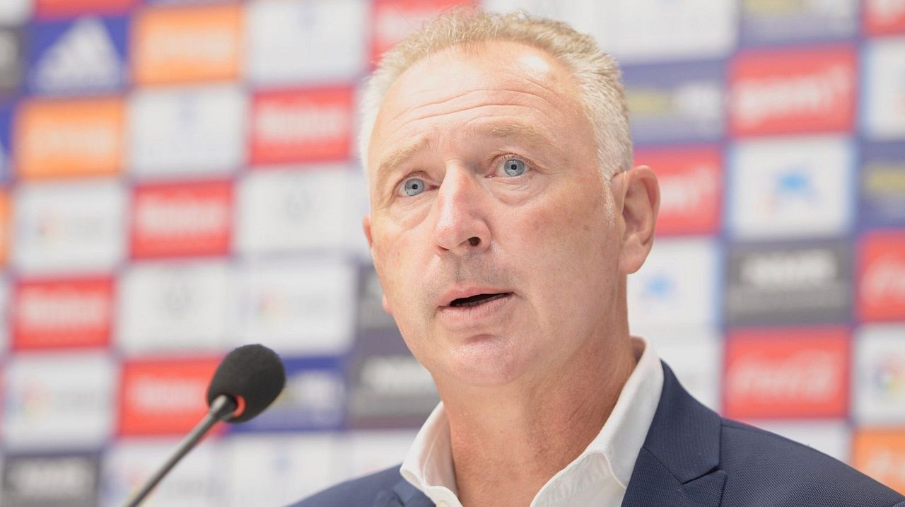 El Real Oviedo renueva a Antonio Rivas, que seguirá siendo director de ...