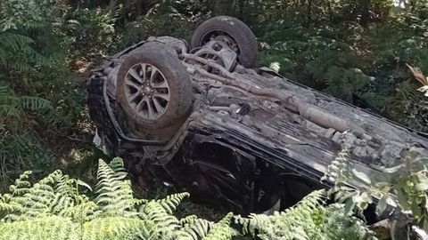 El coche del accidente con dos muertos en Mesía