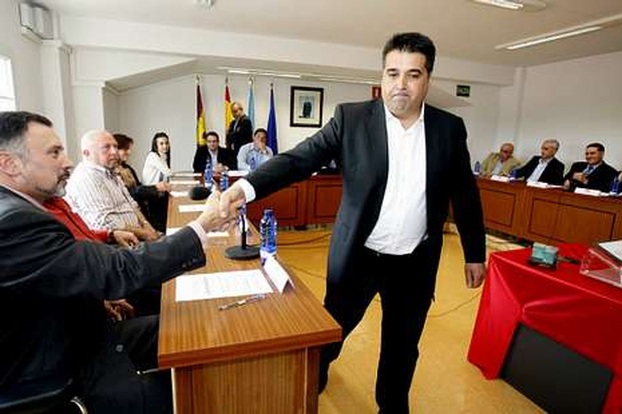 El alcalde de Santa Comba dimite por «motivos persoais»