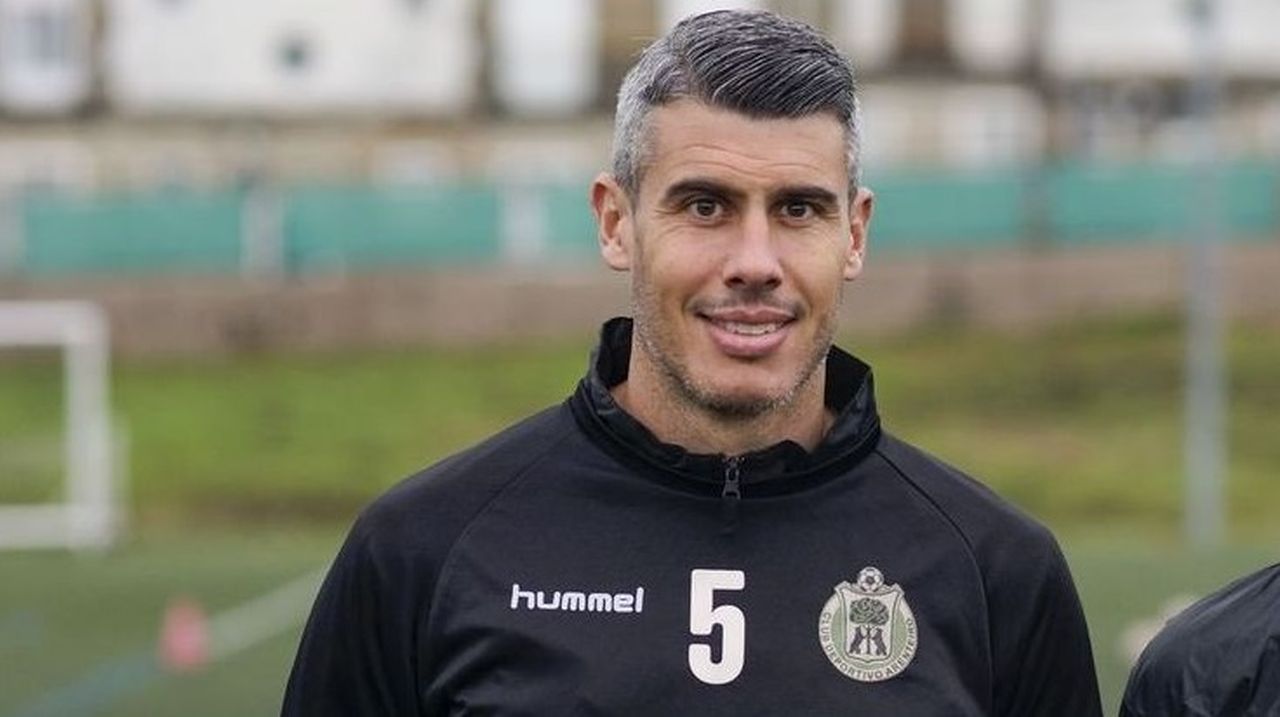 Pol Bueso, el futbolista del Arenteiro que se desplomó en pleno partido ...