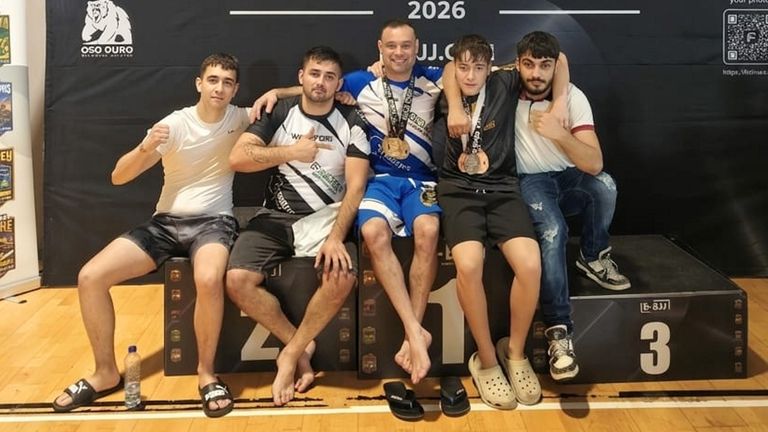 El Giulliano Pereira Brazilian Jiu-Jitsu se hizo con una docena de ...