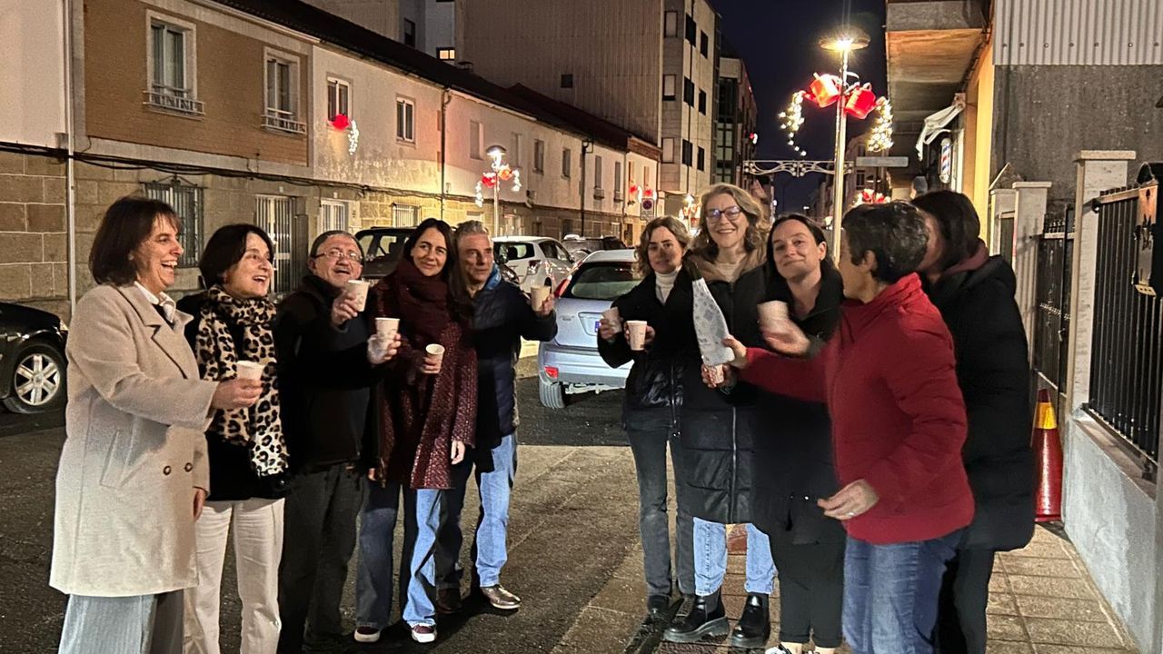 Las 650 regaderas luminosas ya animan las calles de Silleda, con ...