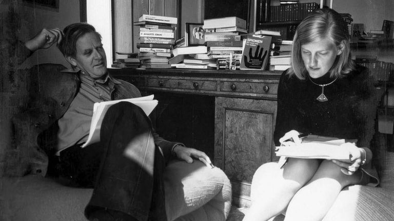 Autorretrato de John Le Carré, a través de sus cartas personales