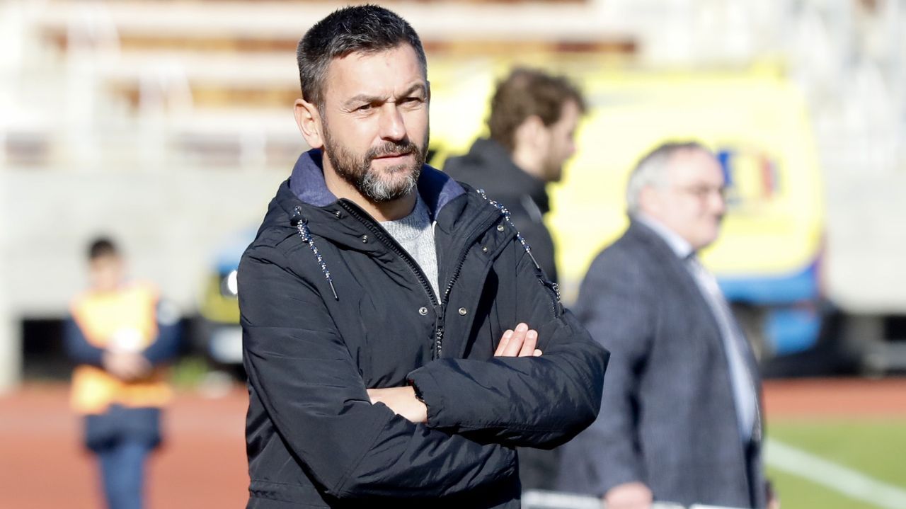 Míchel Alonso, entrenador del Compostela: «Nos faltan más cosas, pero ...
