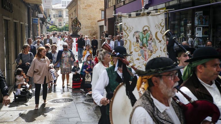 Santa Uxía se hace fuerte en Ribeira