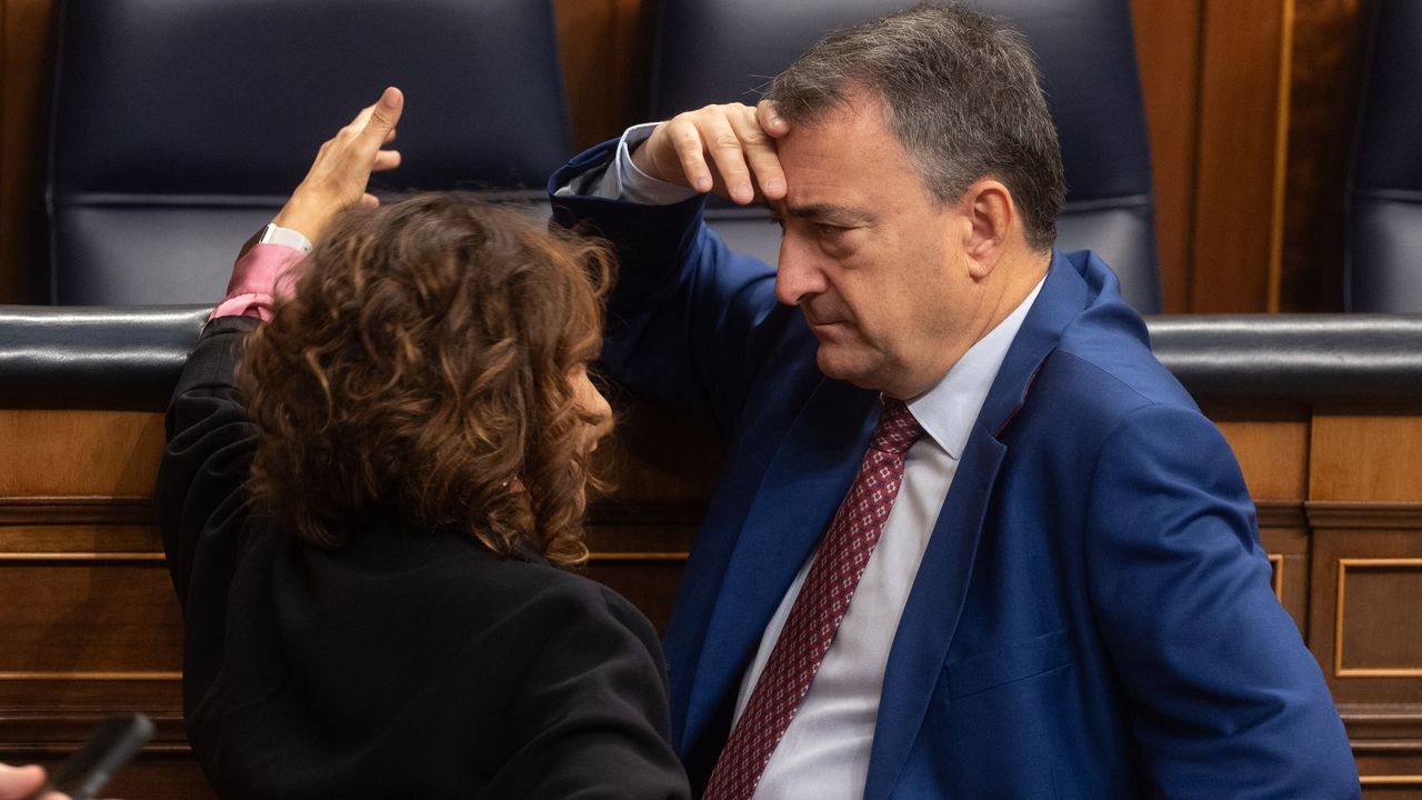 El Gobierno consensúa con sus socios mantener el impuesto a la banca ...