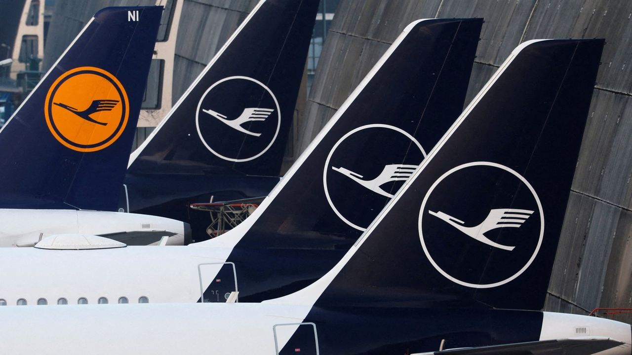 Los pilotos de Lufthansa votan a favor de la huelga por el conflicto ...