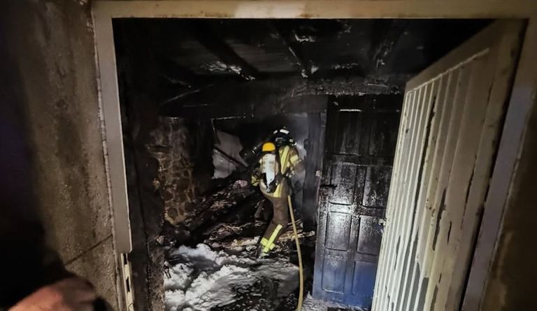 Susto en una aldea de Xunqueira de Espadanedo por un incendio urbano ...