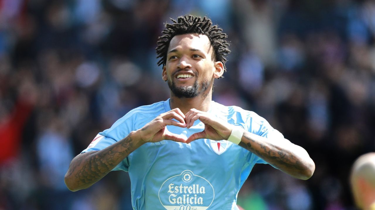 El jugador del Celta Jailson y Simone Pohl dan la bienvenida a su ...