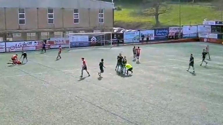 Polémica agresión al árbitro tras pitar un penalti en Llanera