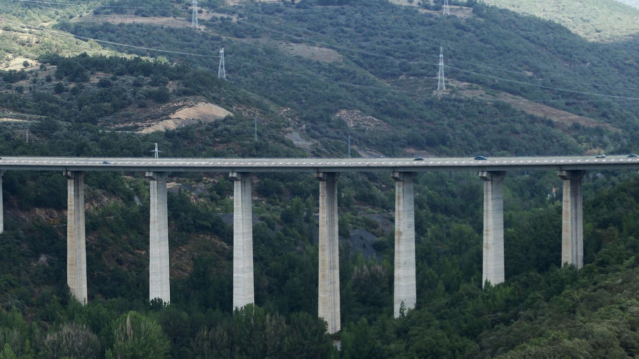 El viaducto de la A-6 similar al que se desplomó será sustituido por otro