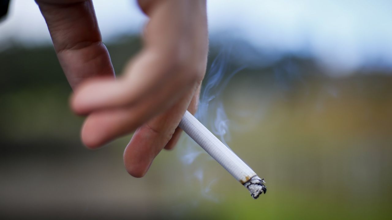 El Gobierno quiere prohibir fumar y vapear en las fiestas al aire libre